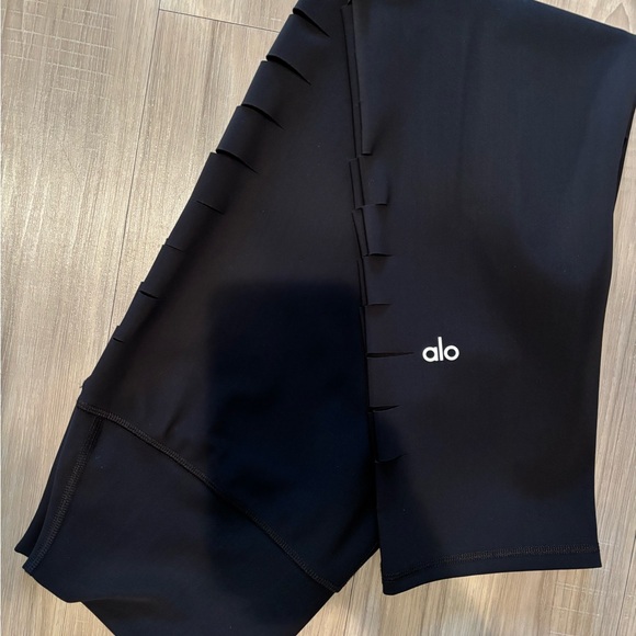 ALO Yoga | Pants & Jumpsuits | Alo Yoga Black Leggings | Poshmark